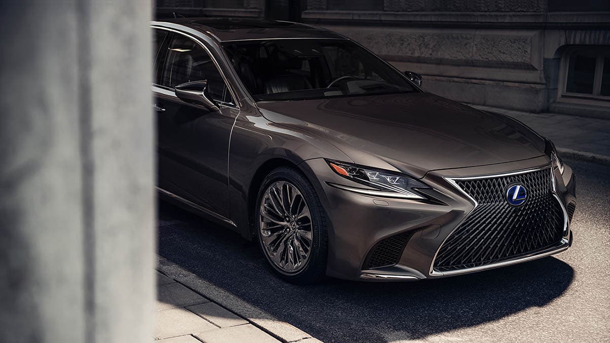 Japanese luxury brand Lexus might bring back the V8 engine in LS model ...