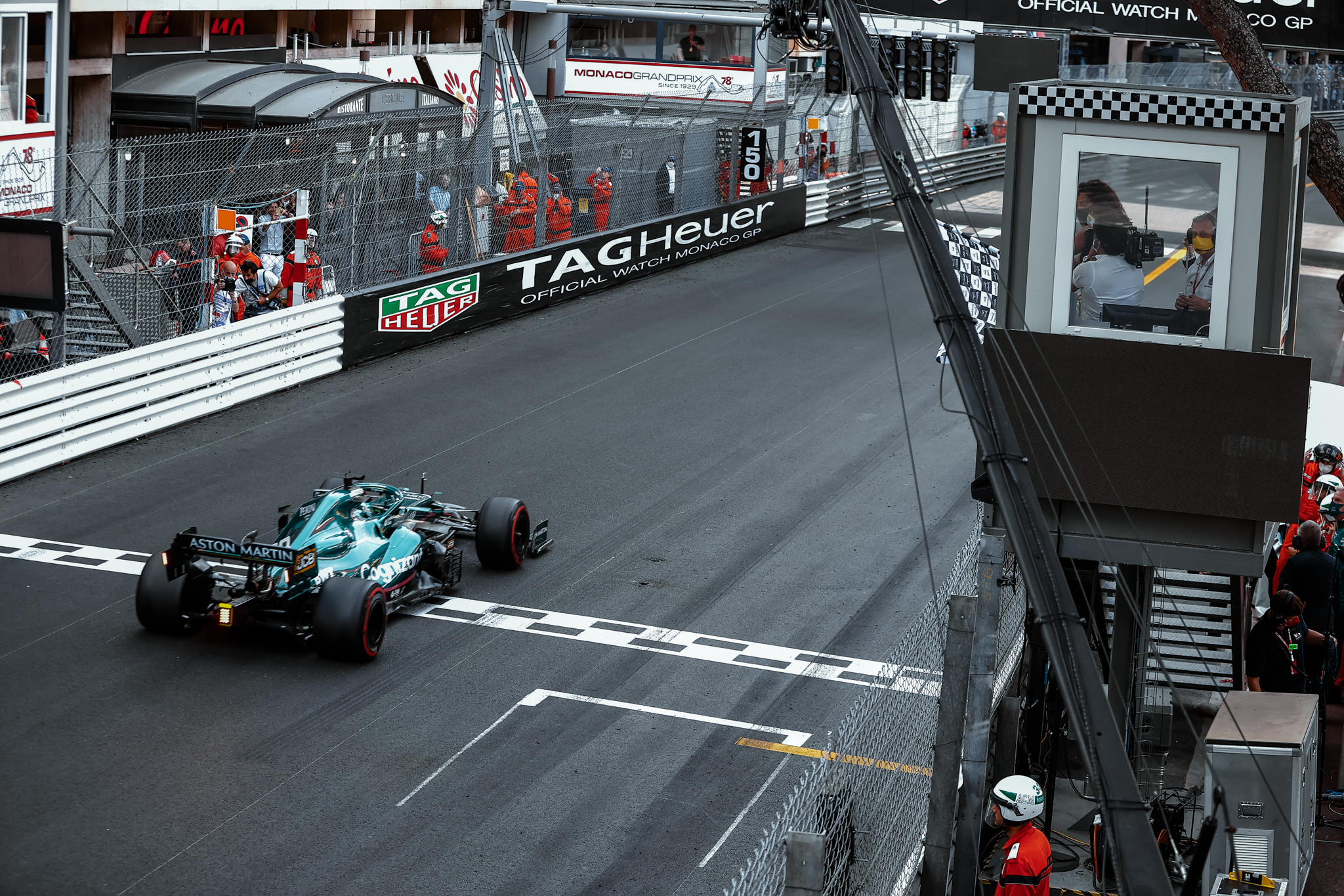 Verstappen flies, Hamilton's cries, Sainz shines and Vettel tries to ...