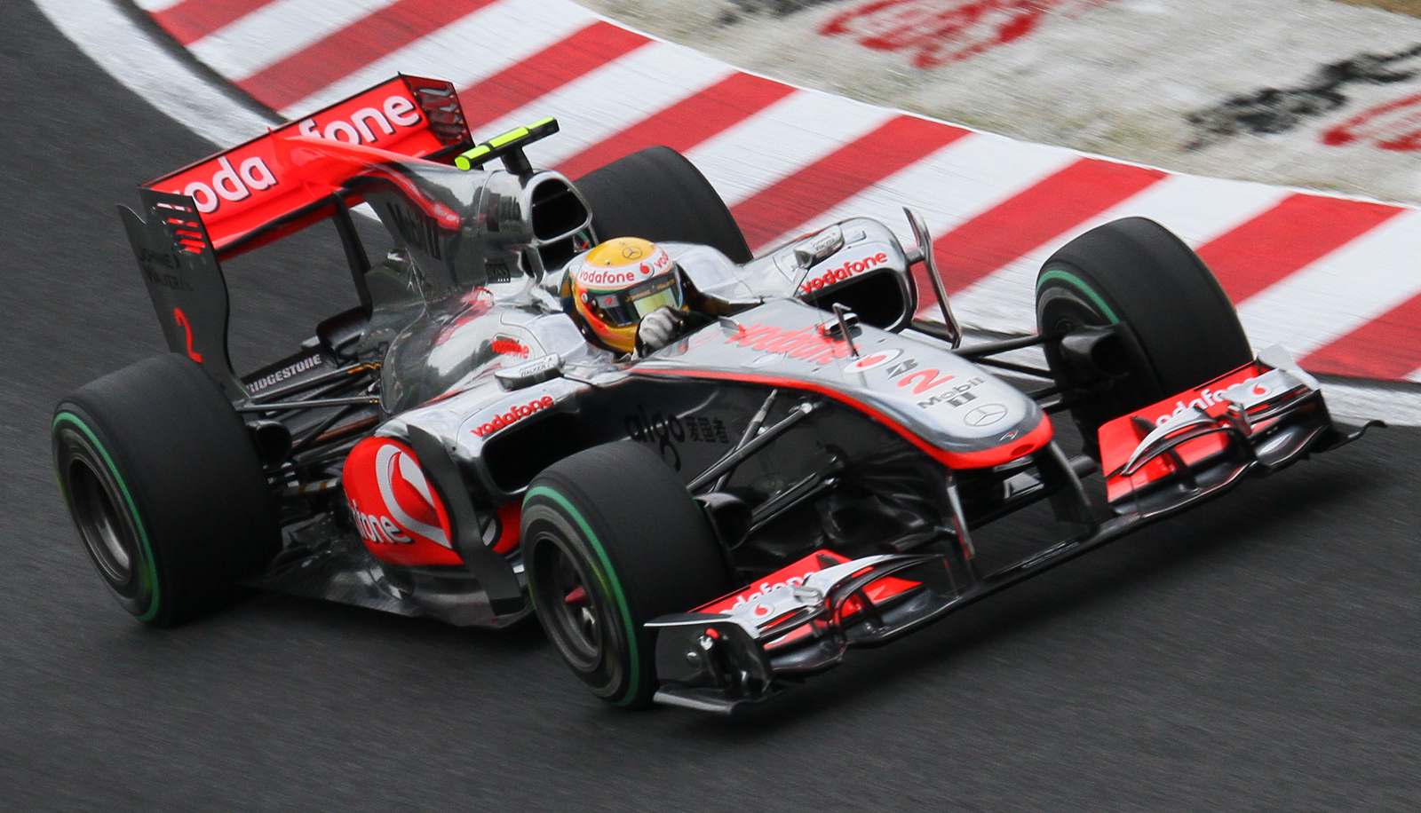Lewis Hamilton's first F1 car sold for a record $6.6 million in an ...