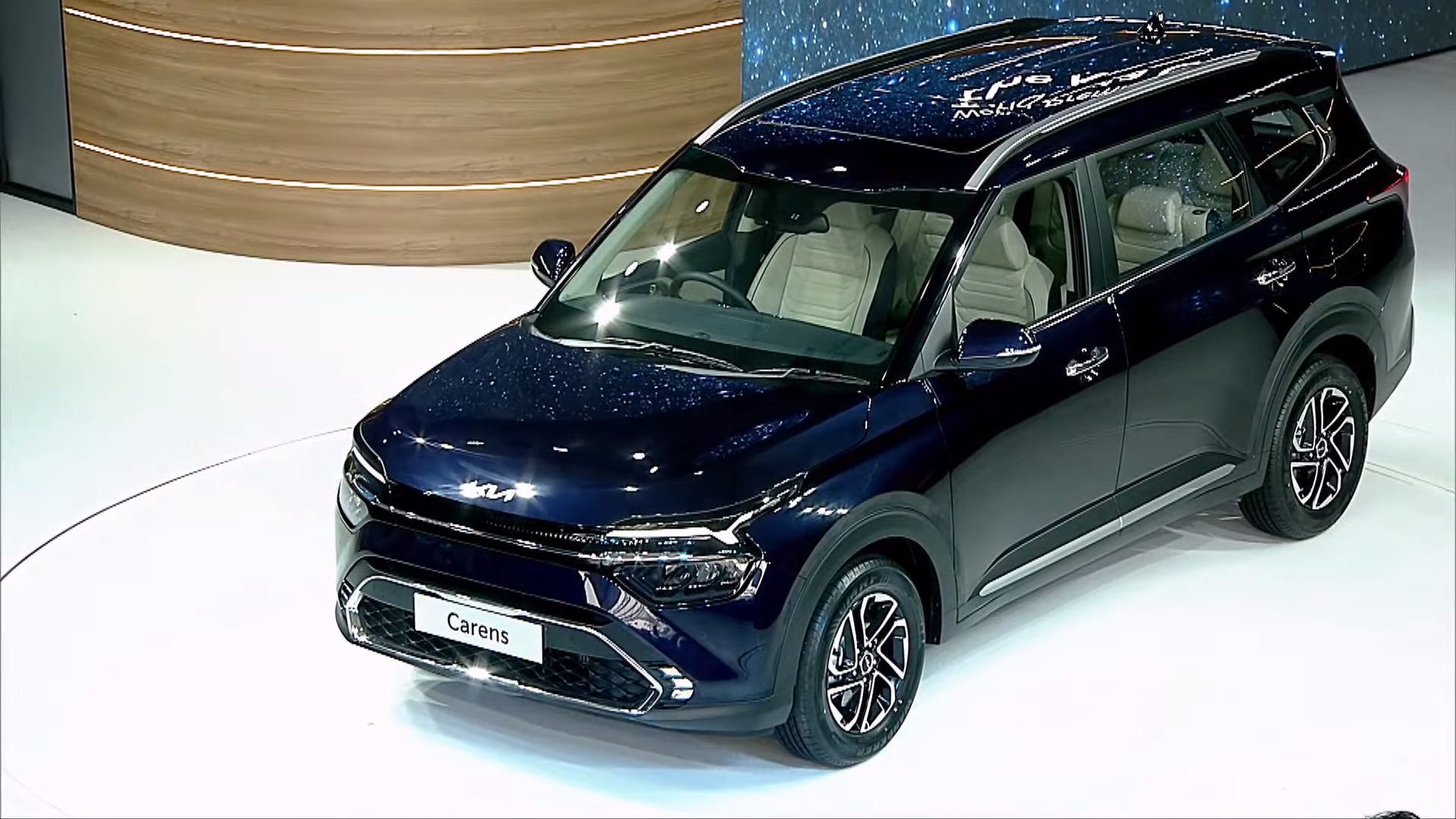 Kia Carens unveiled; will have it's India launch next year - CarThrust