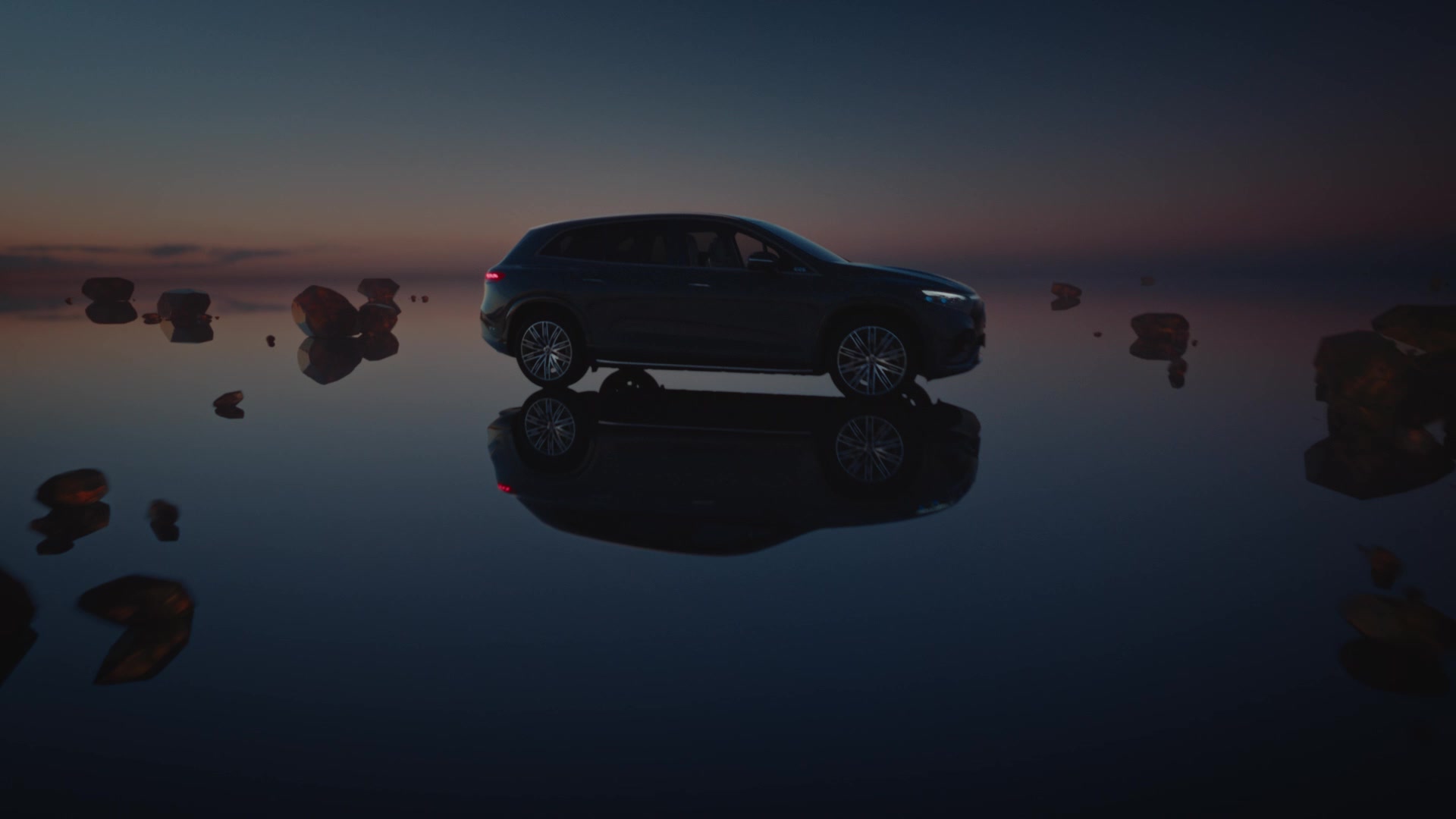 Mercedes launches the luxurious new EQS SUV! Fully electric and tech to ...